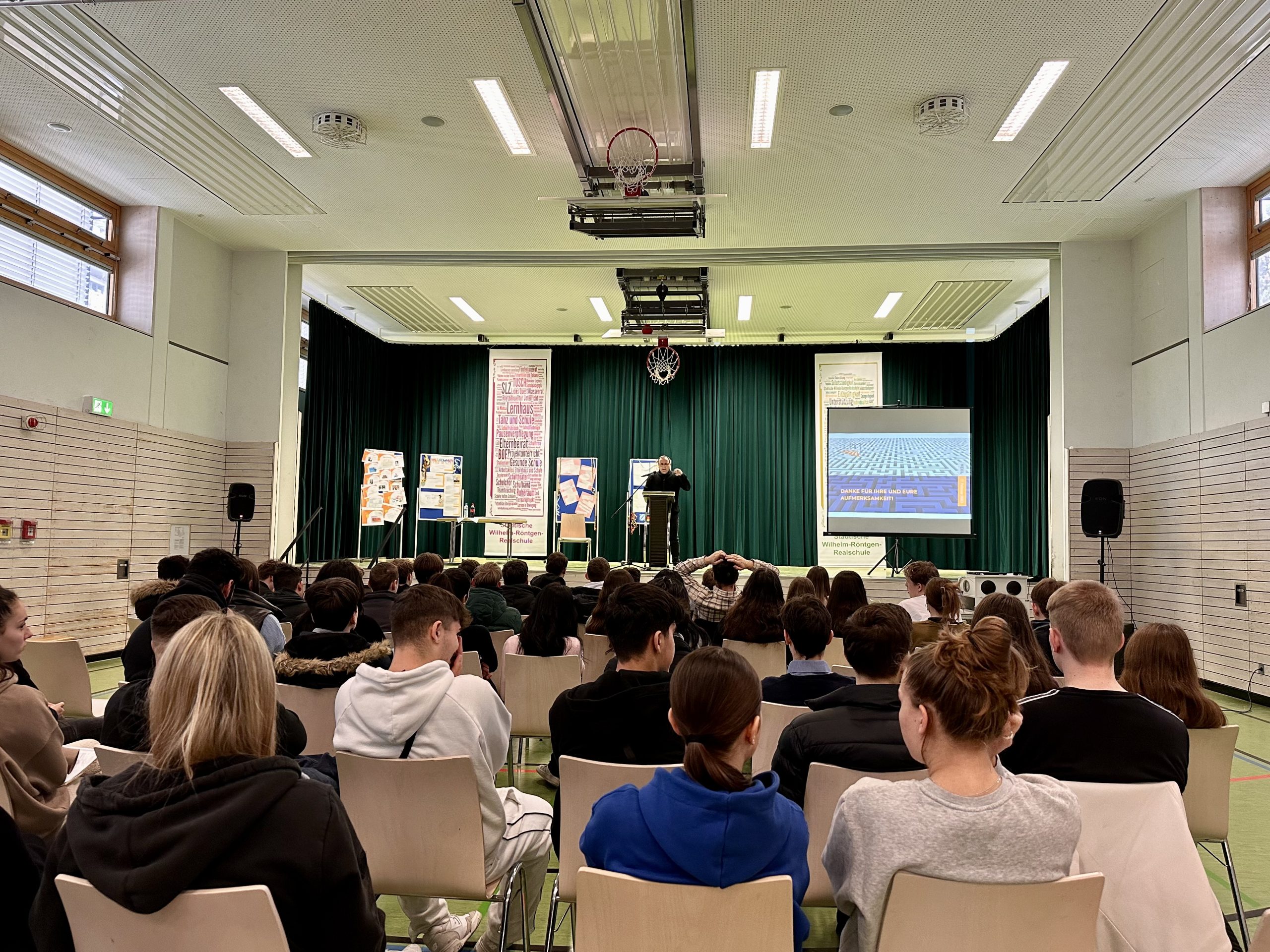 Warum Politik wichtig ist – und wie sie ihre Entscheidungen trifft mit ...